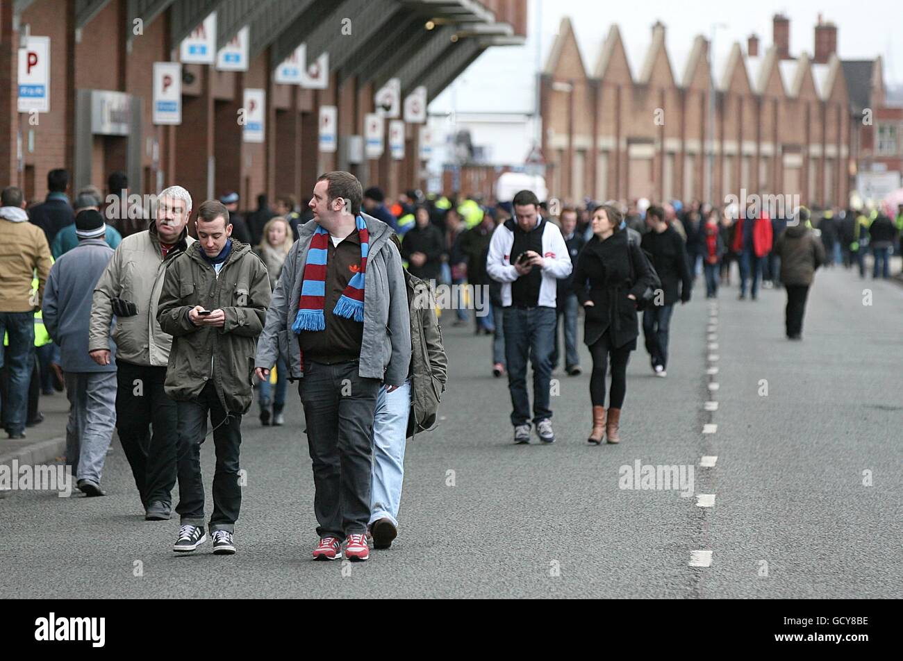 Fans make their way around the ground prior to kick-off Stock Photo - Alamy