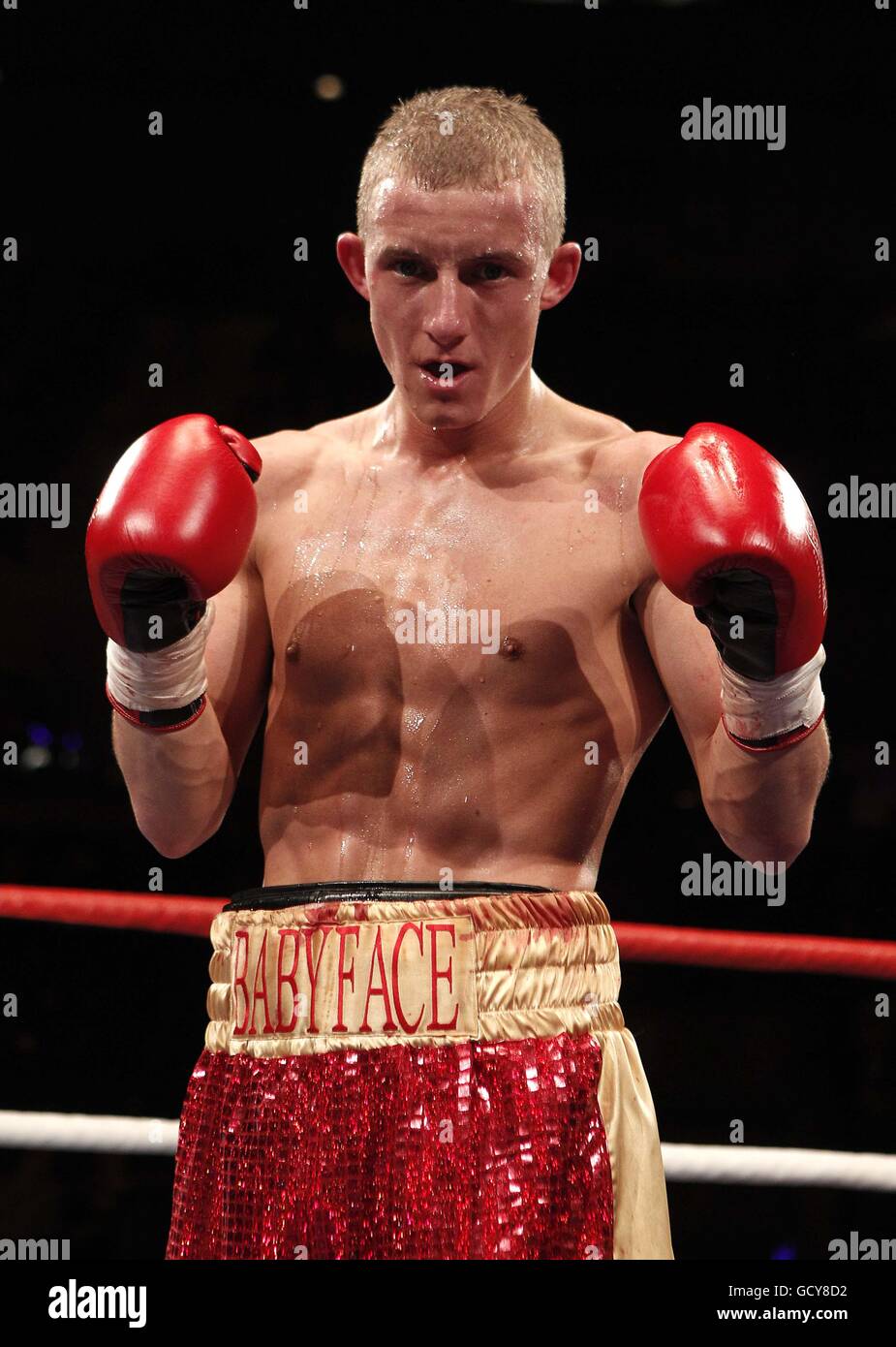 Paul Butler celebrates his victory over Anwar Alfadi during the Super ...