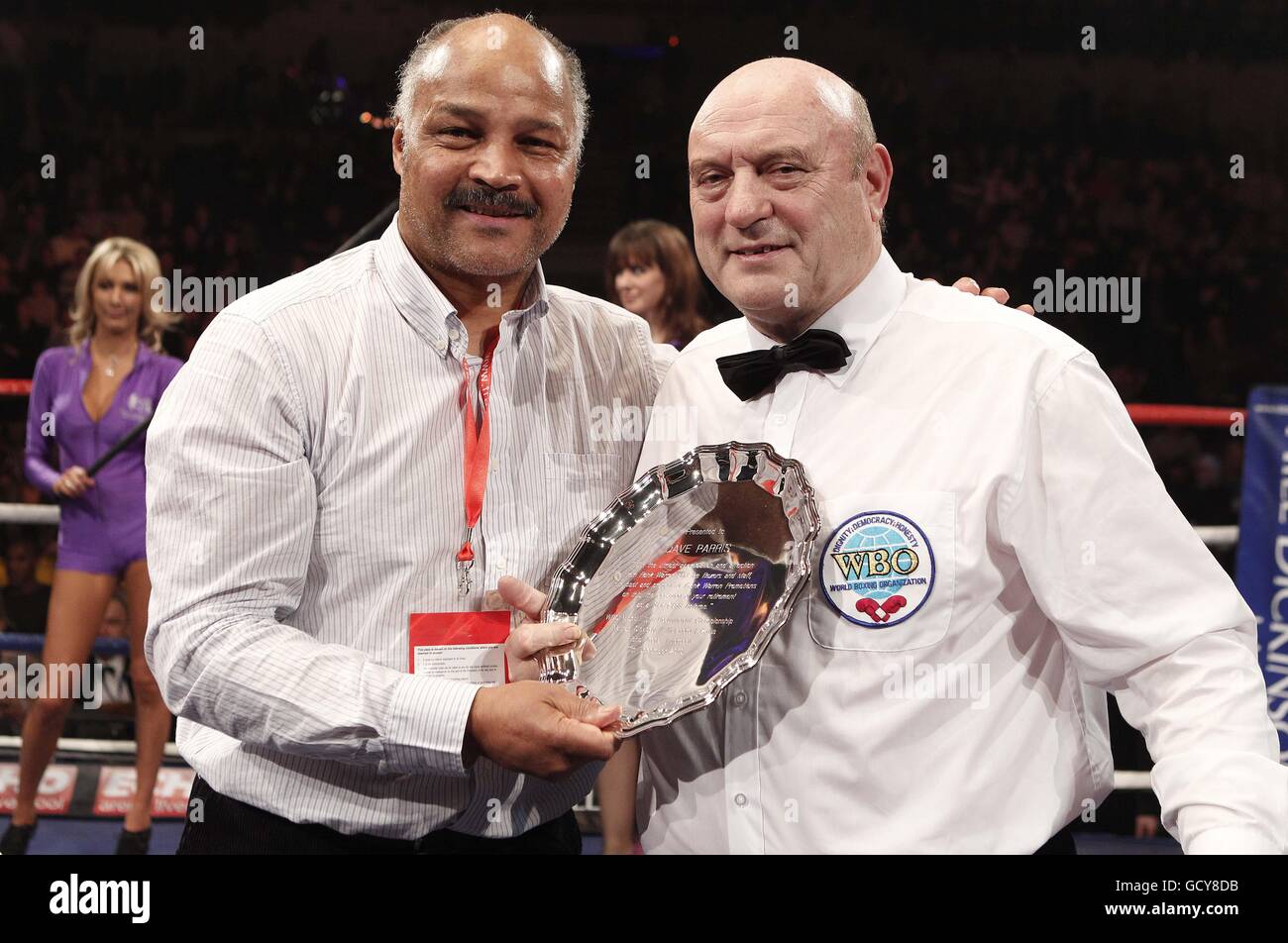 John Conte gives referee Dave Parris a plate on his retirement at ...