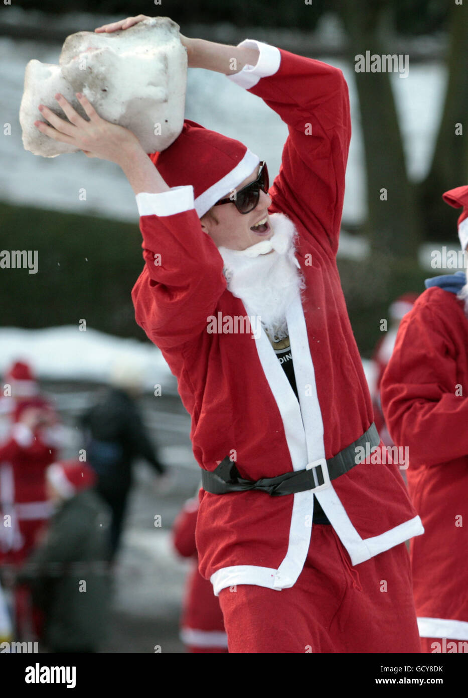 The Great Scottish Santa Run in West Princes Street Gardens, Edinburgh ...