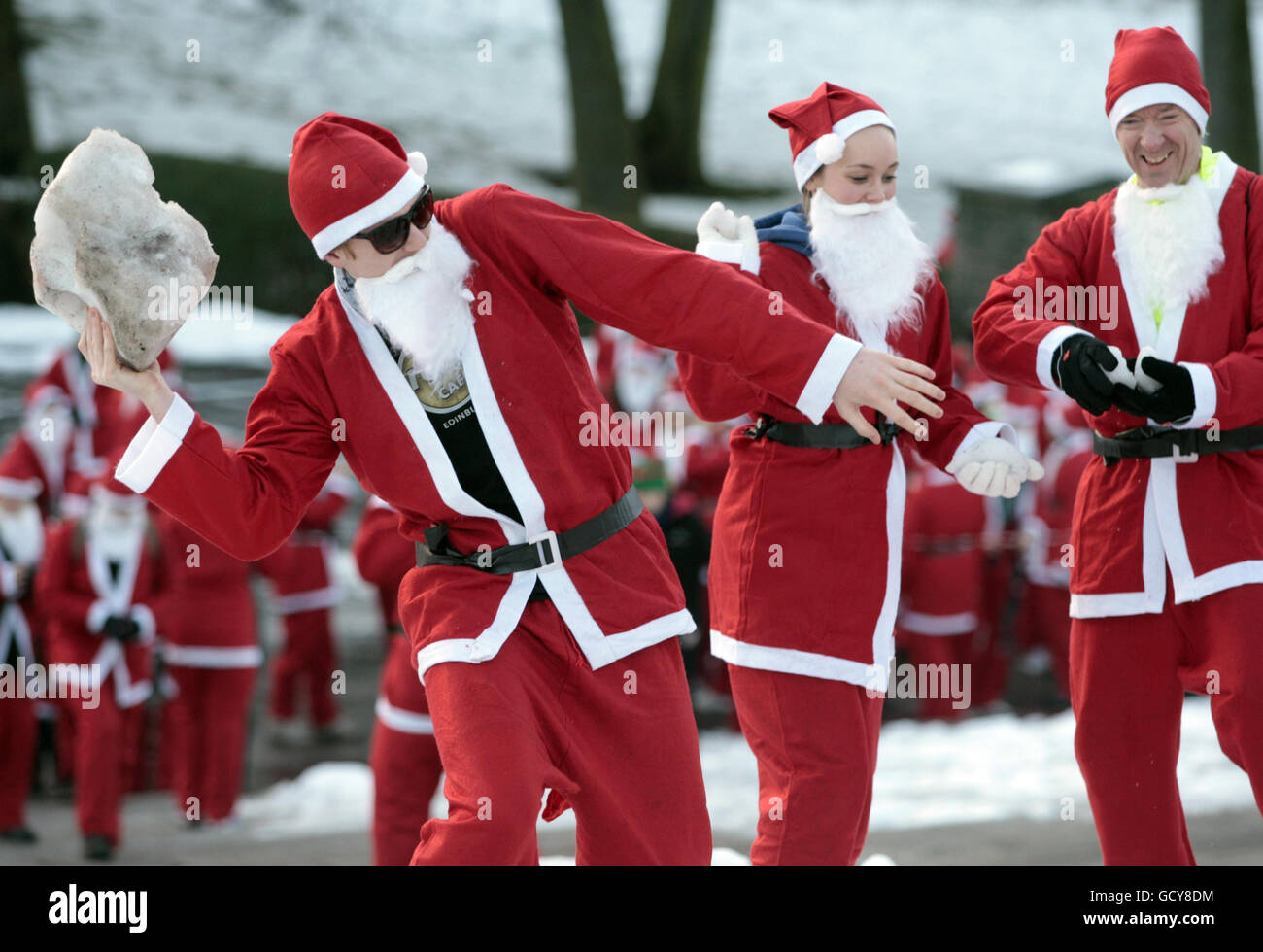The Great Scottish Santa Run in West Princes Street Gardens, Edinburgh ...