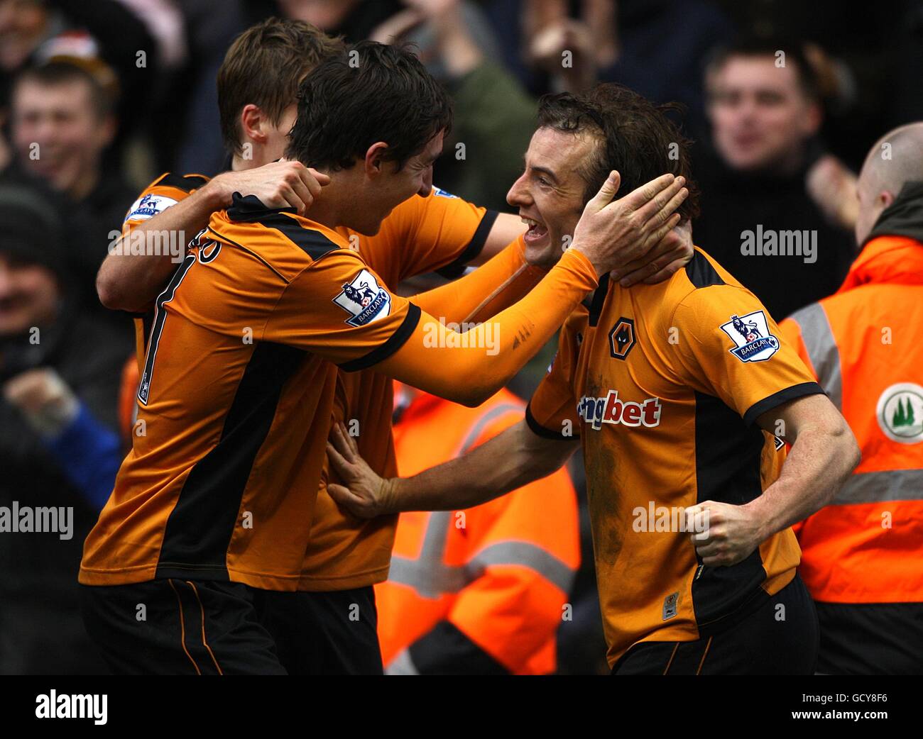 Wolverhampton Wanderers' Stephen Hunt (right) celebrates scoring his ...