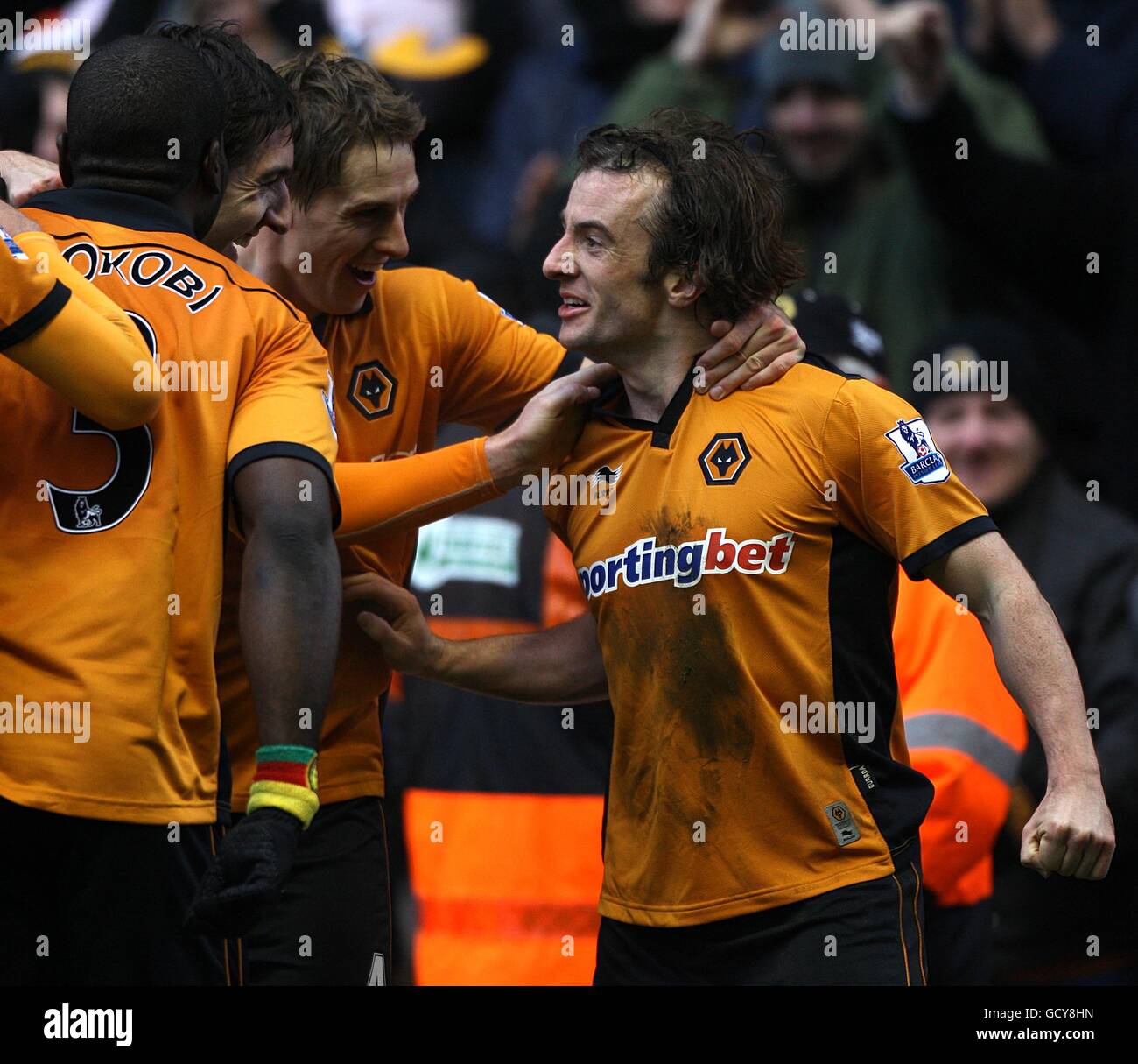 Wolverhampton Wanderers' Stephen Hunt (right) celebrates scoring his ...