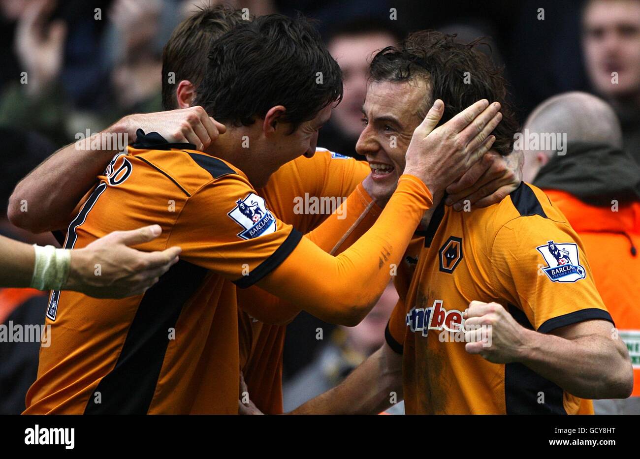 Wolverhampton Wanderers' Stephen Hunt (right) celebrates scoring his ...