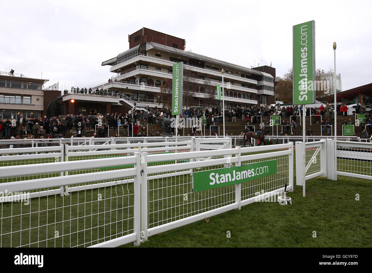 General view of cheltenham racecourse hi-res stock photography and ...