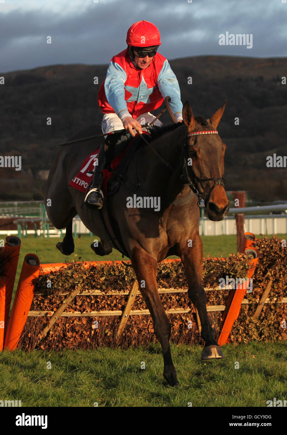 Jockey Richard McGrath on Solway Sam during the Citipost Handicap ...