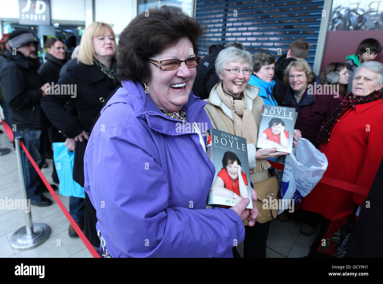Susan Boyle book signing - London Stock Photo - Alamy