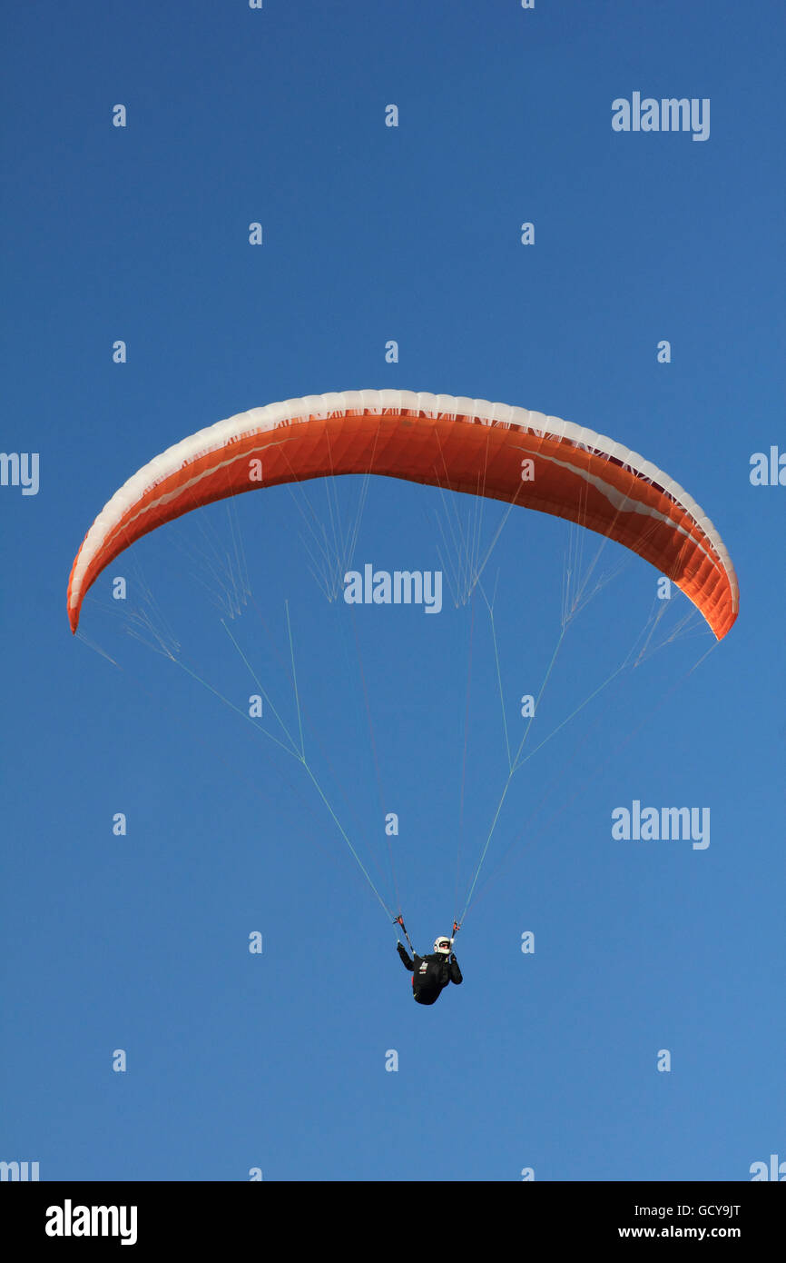 Aerial paragliding hi-res stock photography and images - Alamy