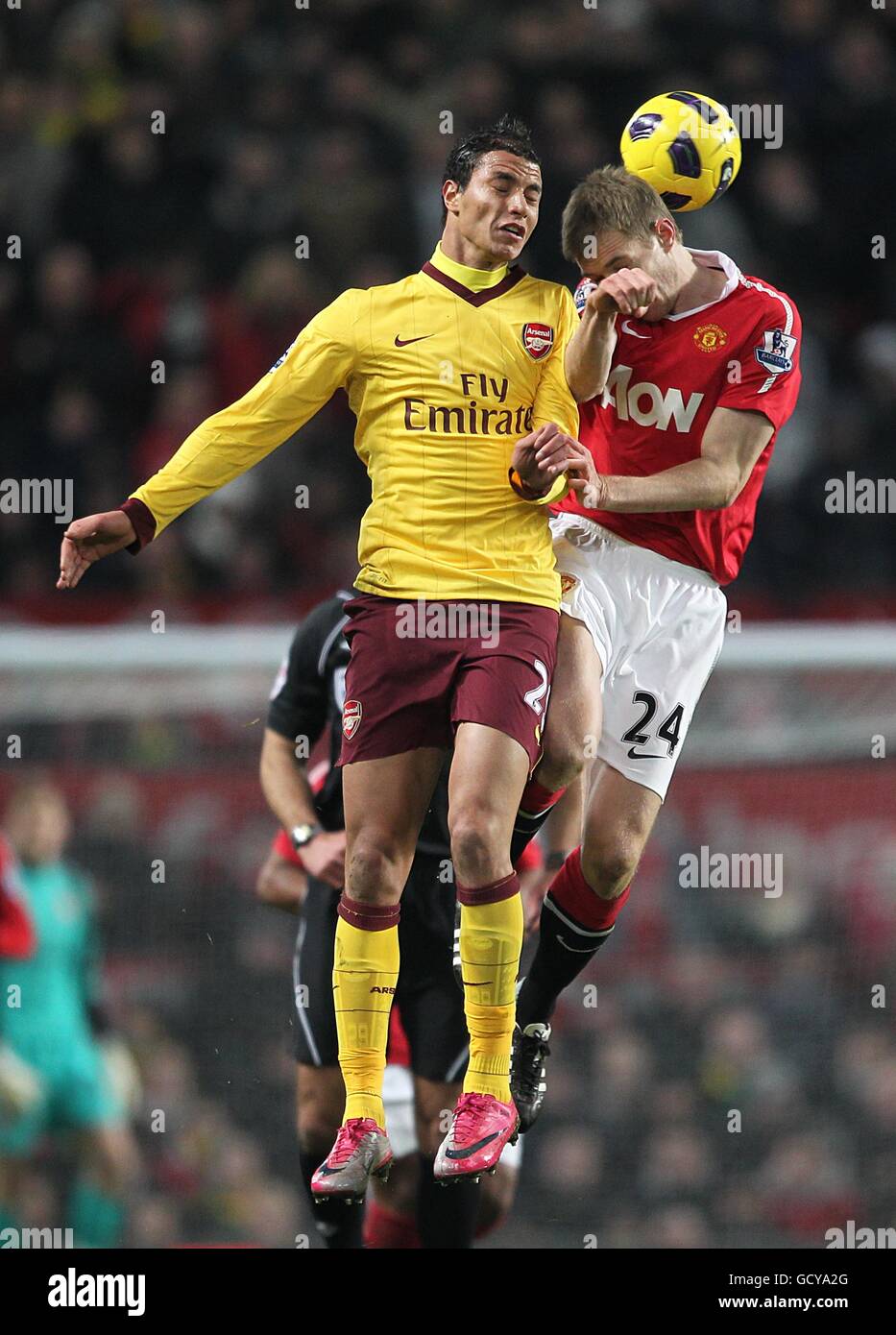 Arsenals marouane chamakh left and manchester uniteds darren fletcher ...