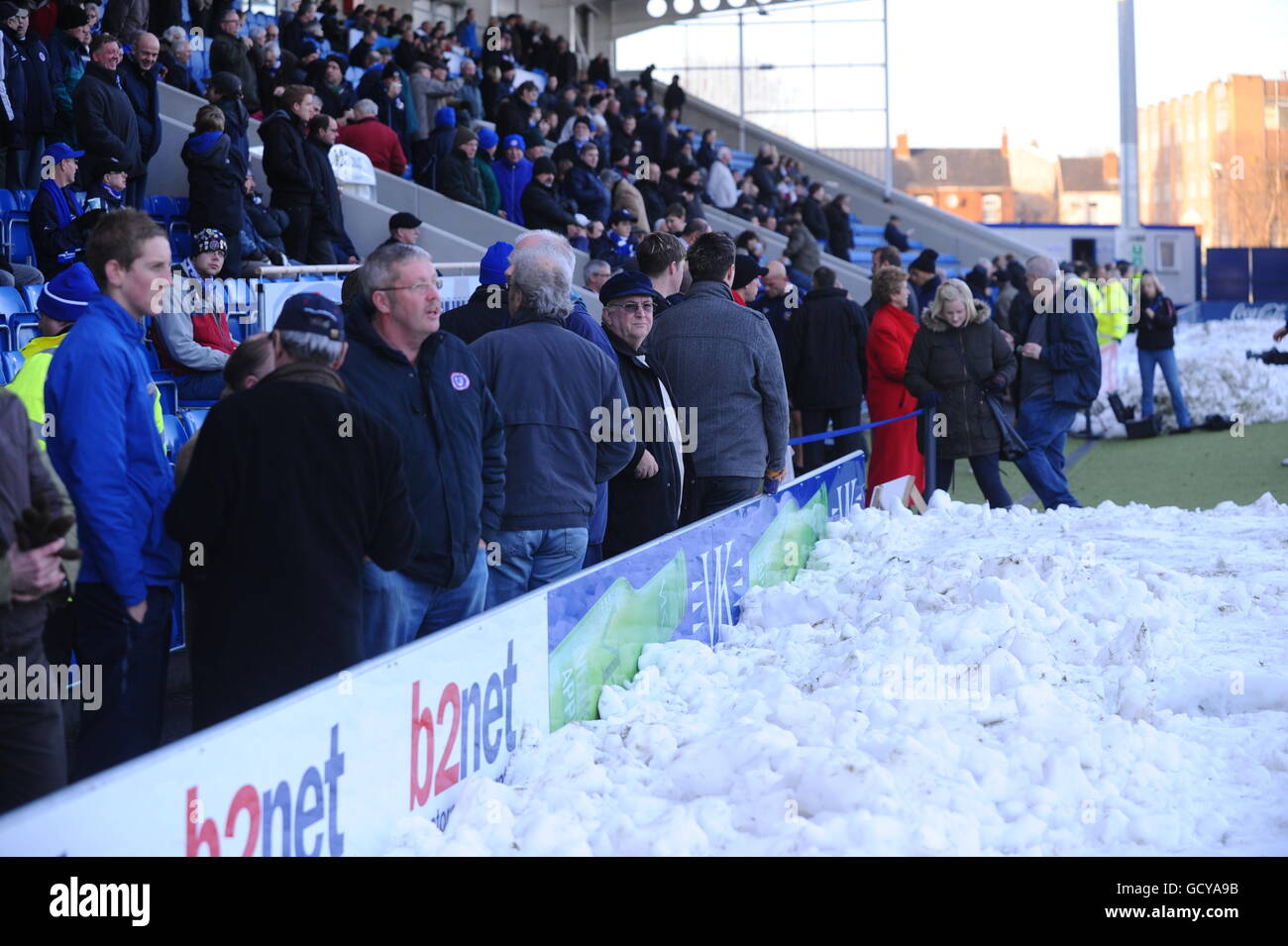 Mounds snow sides pitch hi-res stock photography and images - Alamy