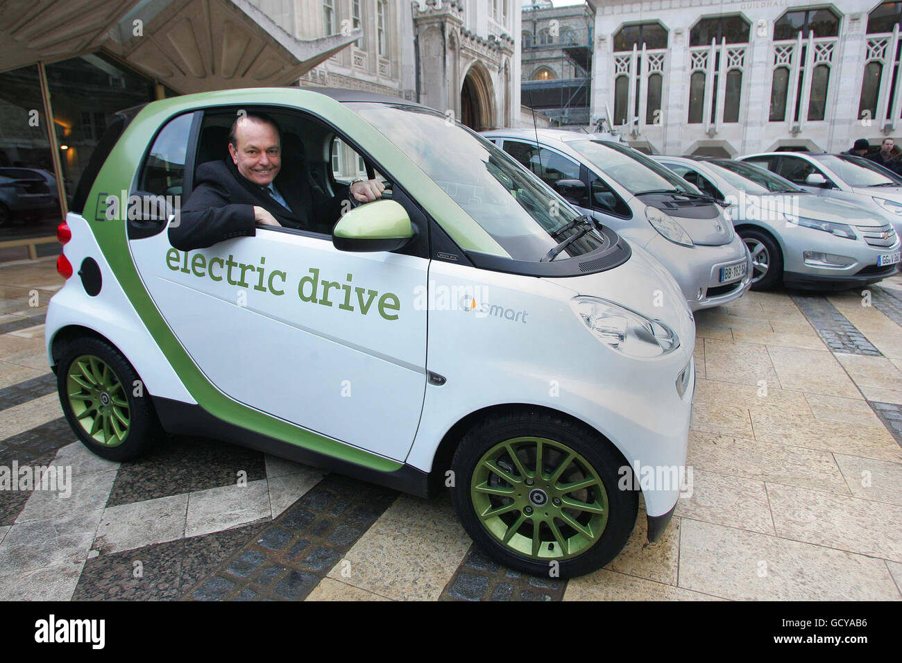 Full electric car hi-res stock photography and images - Alamy