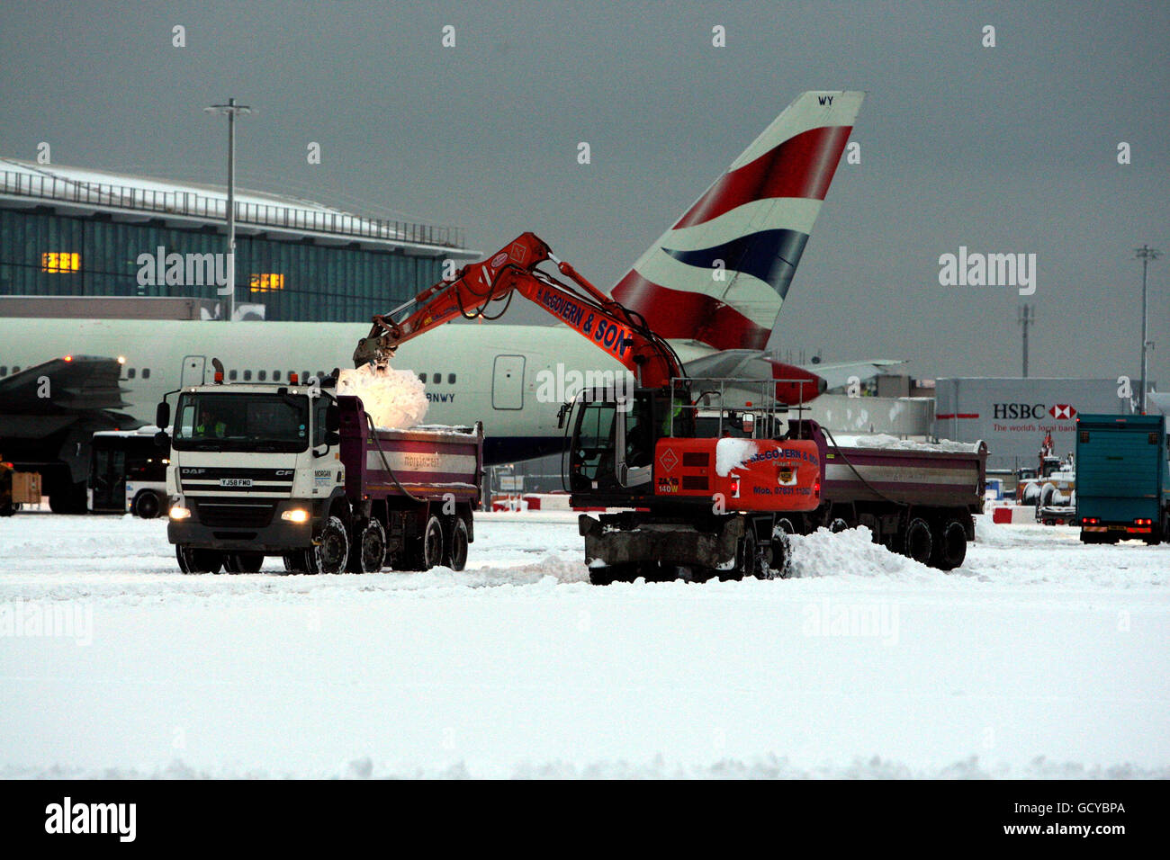 Airport taxi ways hi-res stock photography and images - Alamy