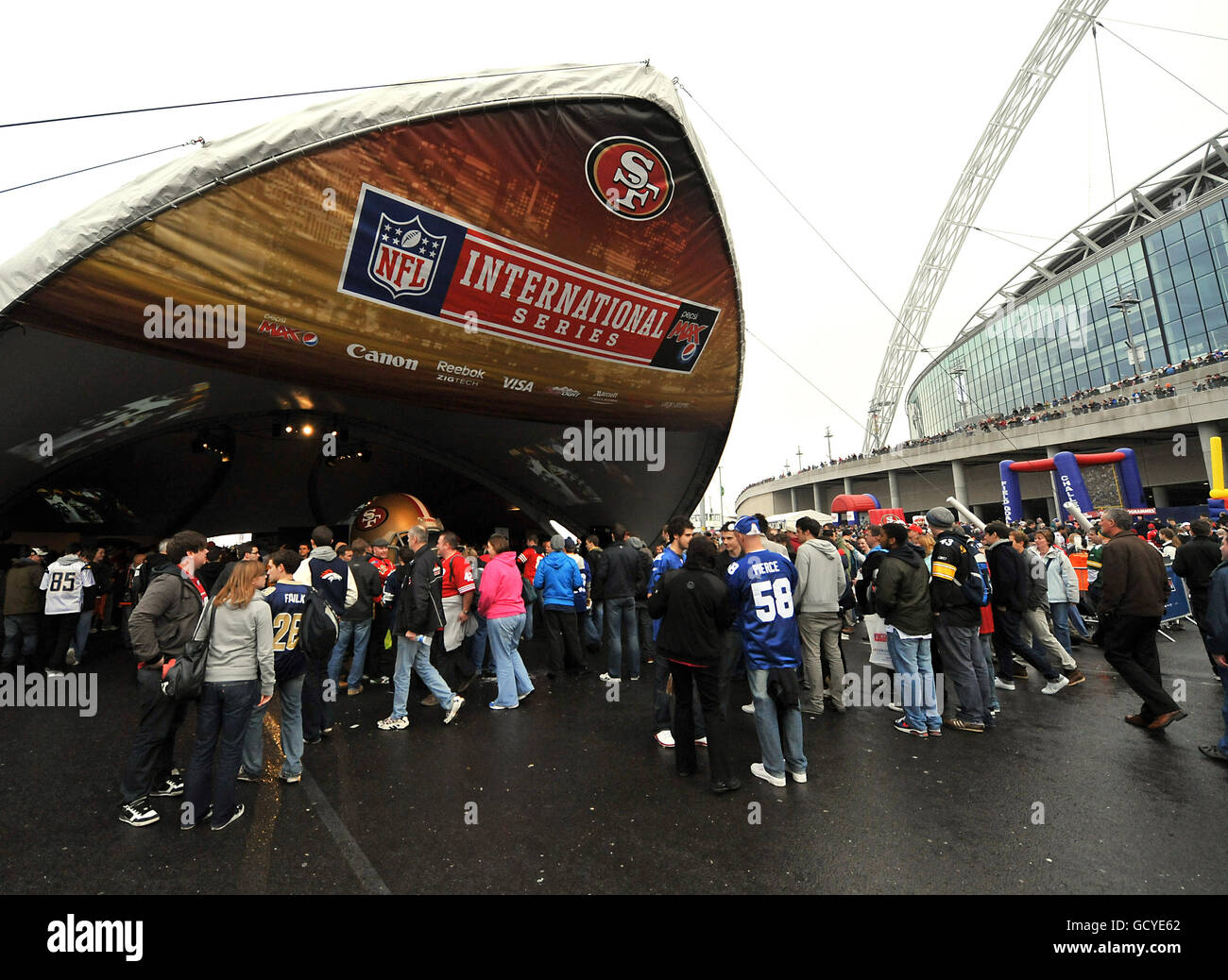 Tailgate stadium hi-res stock photography and images - Alamy