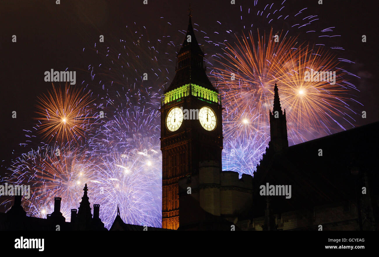 Fireworks over the Houses of Parliament during the New Year ...