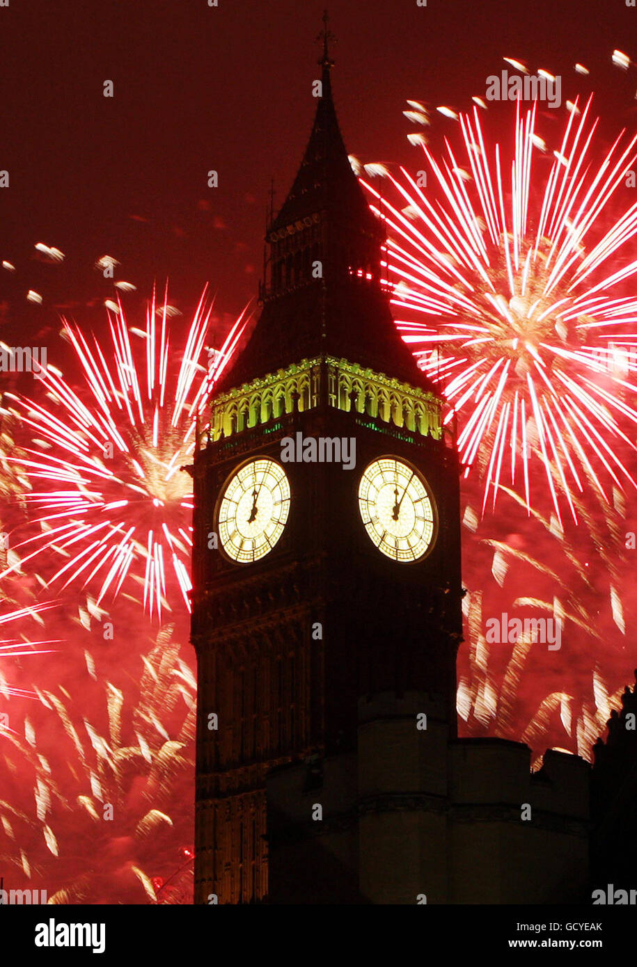Fireworks over the Houses of Parliament during the New Year ...