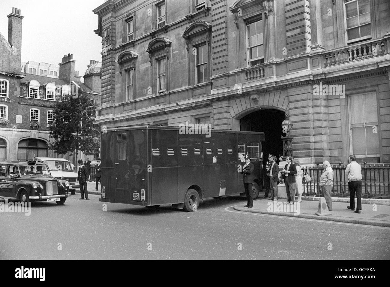 A small prison van and escort arrive at Bow Street Magistrates Court ...