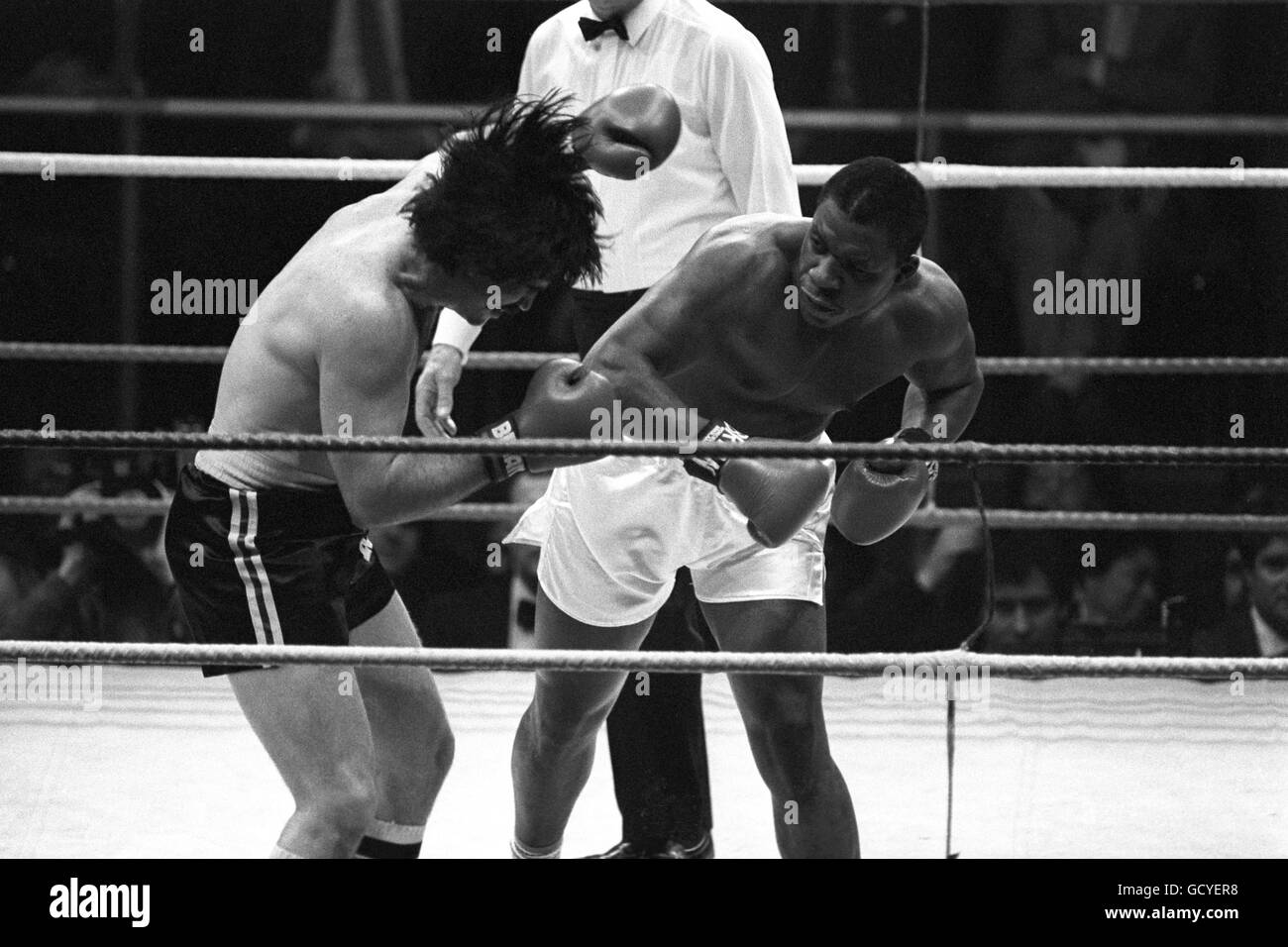 Britain's Gary Mason in action against American Rod Smith Stock Photo ...