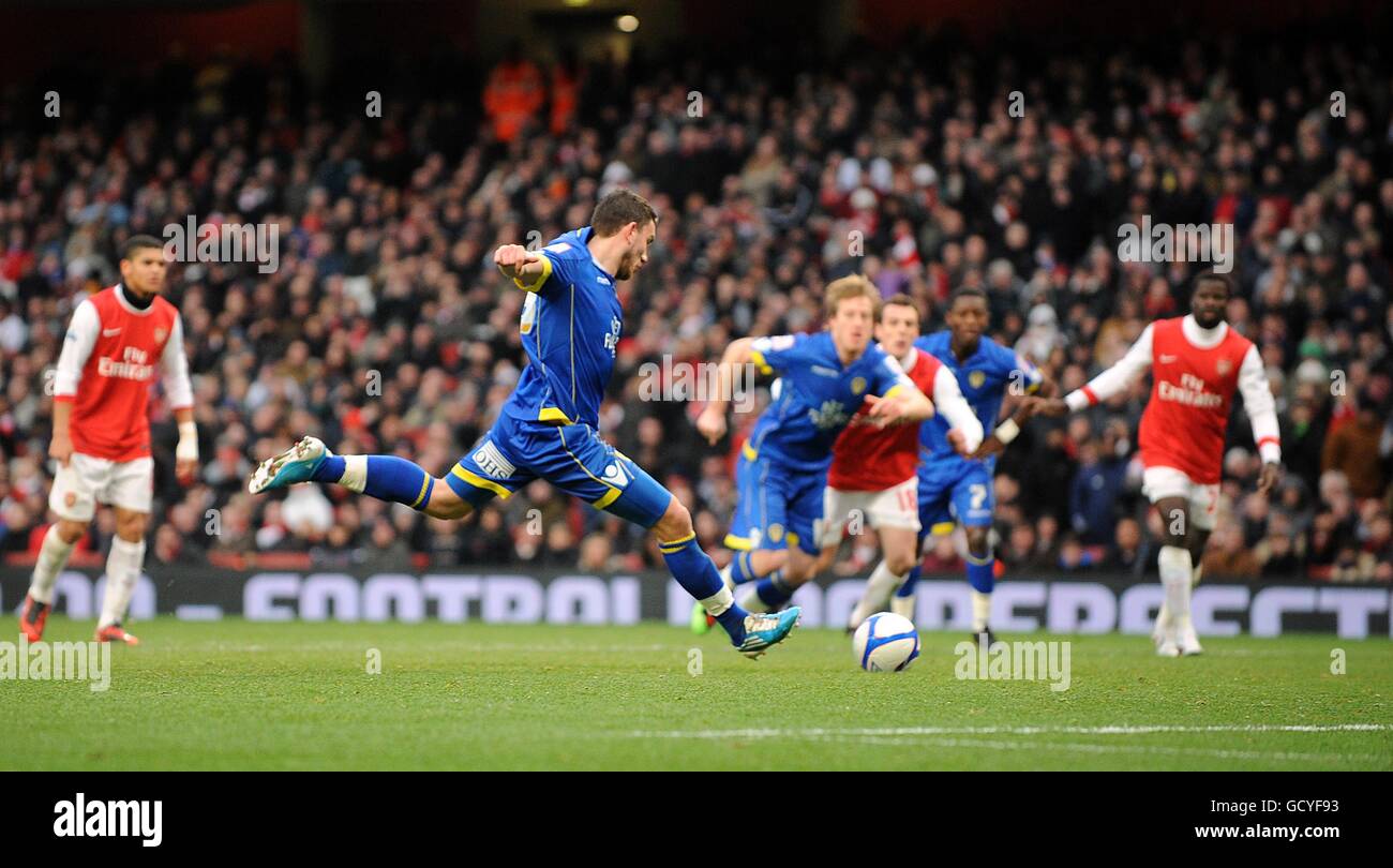 Leeds United's Robert Snodgrass (centre) scores the first goal of the ...
