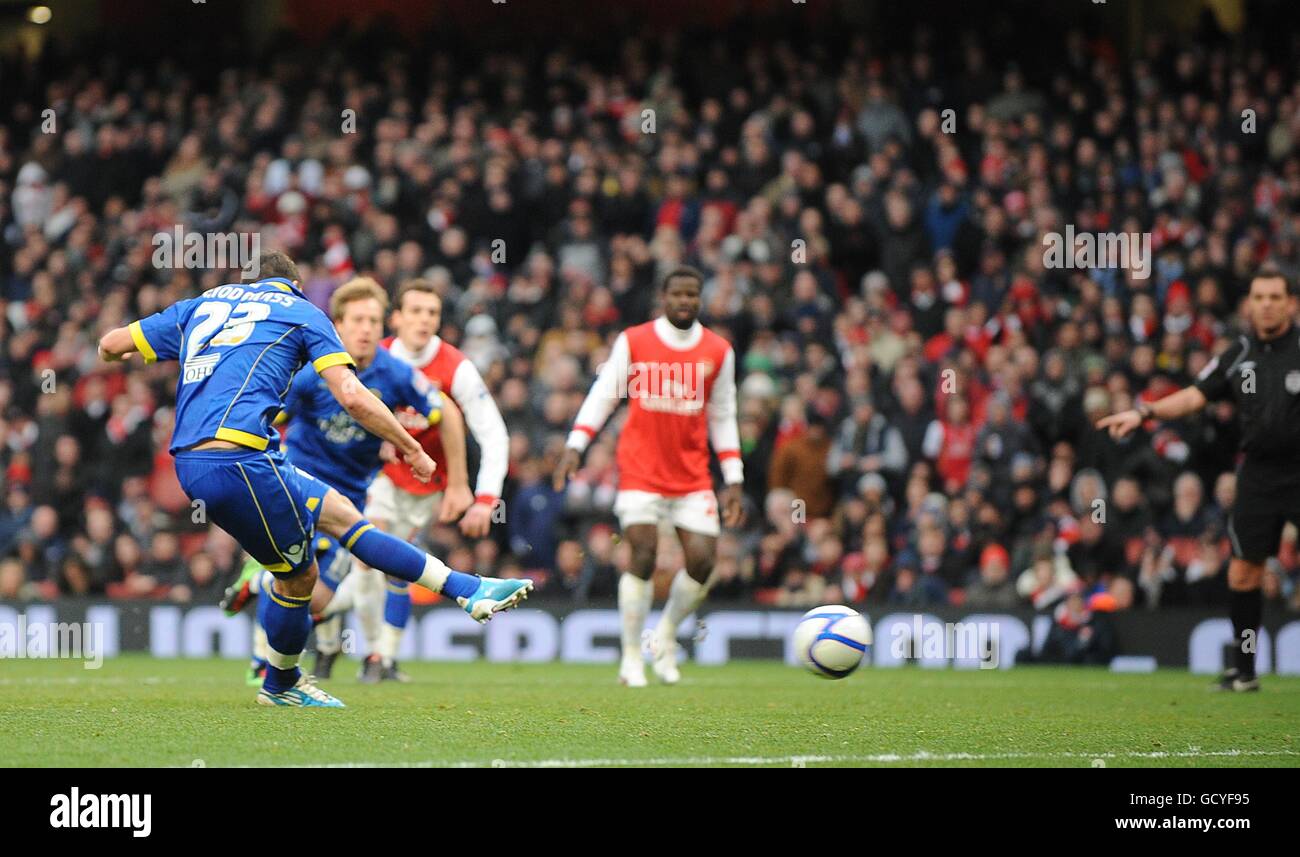 Leeds United's Robert Snodgrass (left) scores the first goal of the ...