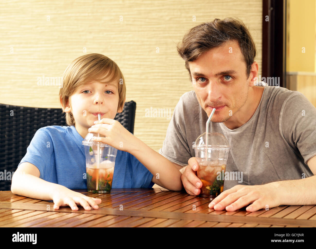 Family drinking ice tea hi-res stock photography and images - Alamy