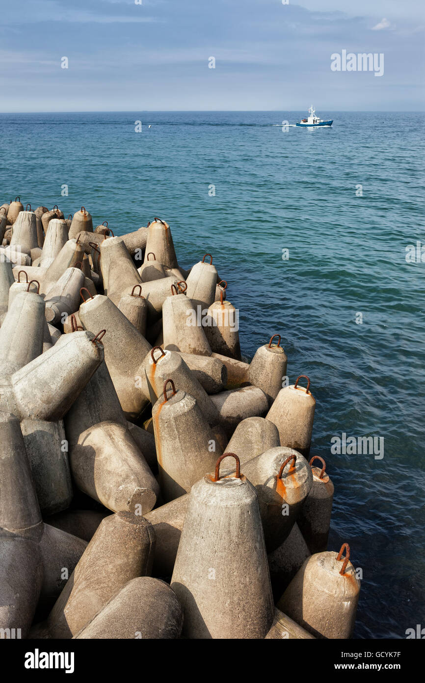 Sea breakwater, large, solid seawall made from concrete blocks Stock ...