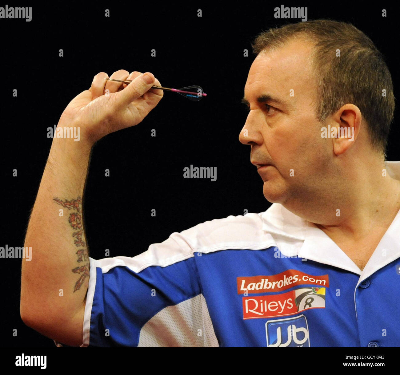 Phil taylor in action quarter finals world darts championship alexandra ...