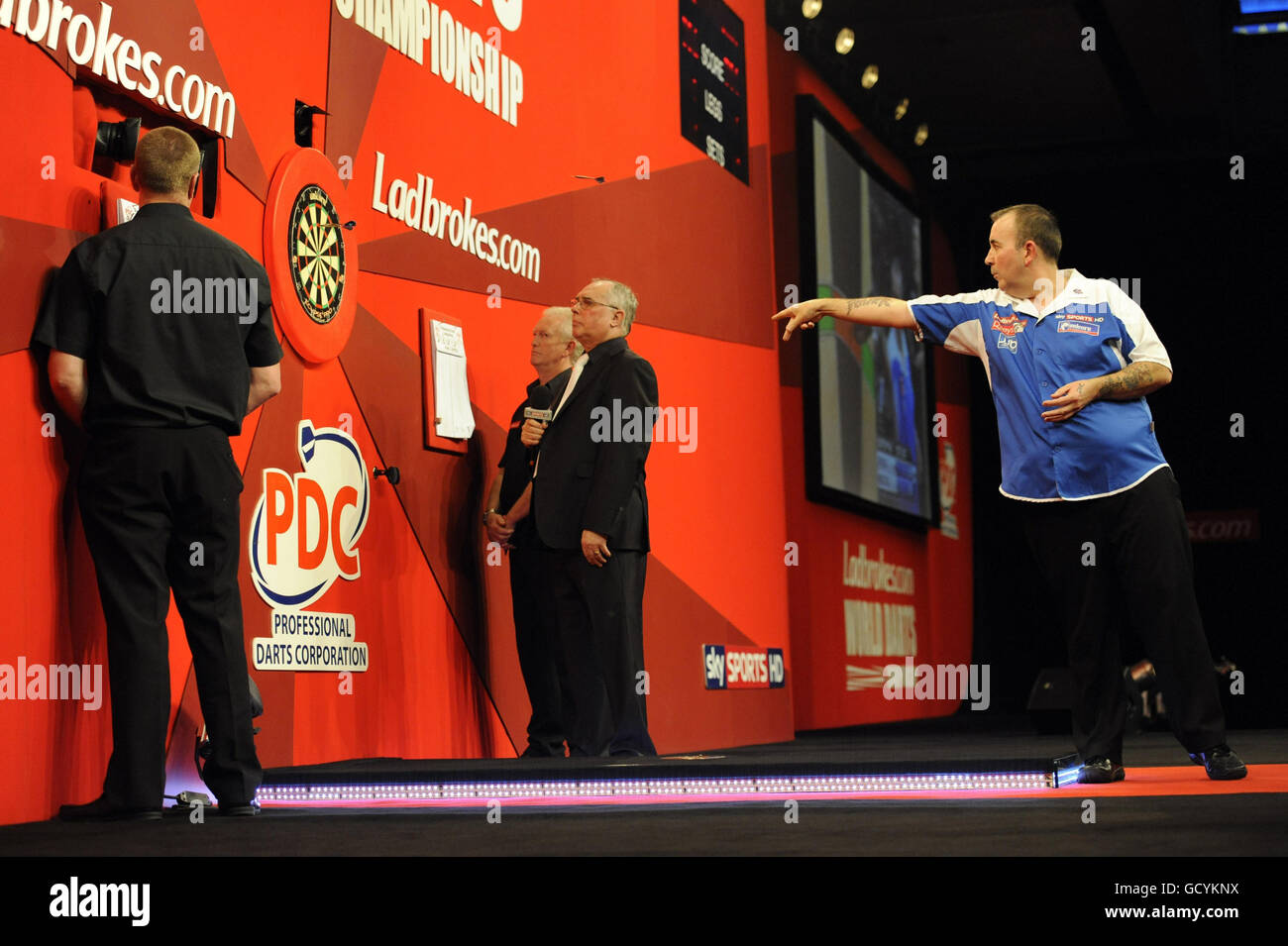 Phil taylor quarter finals in ladbrokes com world darts championship ...