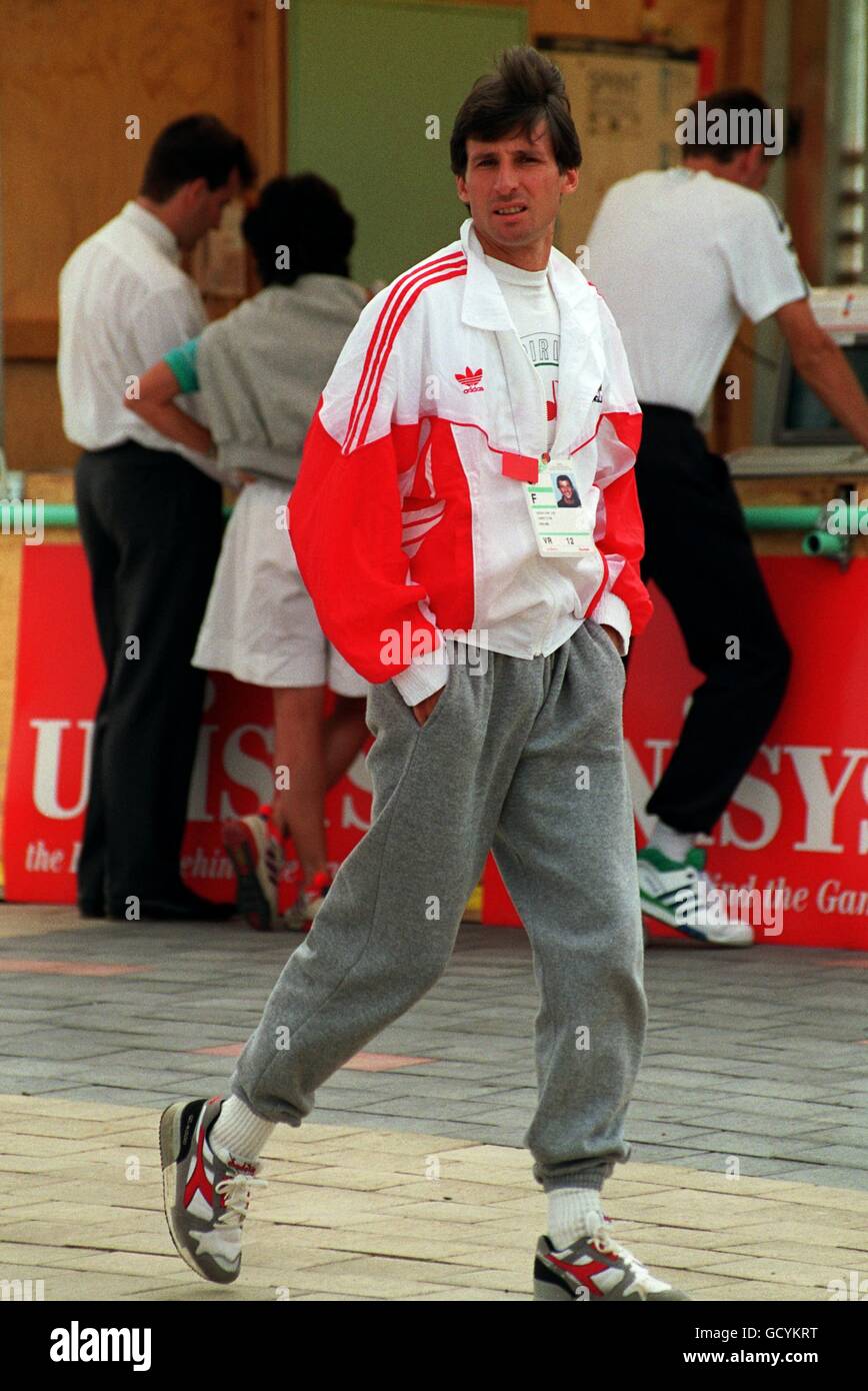 COMMONWEALTH GAMES. SEB COE FULL LENGTH WALKING 1990 Stock Photo - Alamy