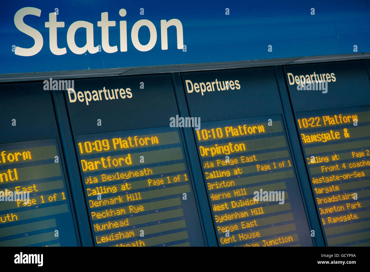 Trains signals hi-res stock photography and images - Alamy