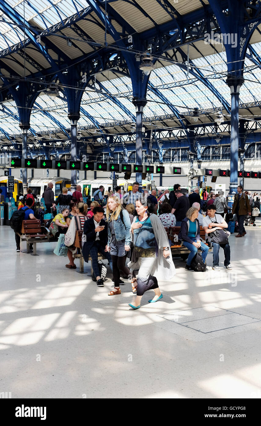 Brighton railway stations hi-res stock photography and images - Alamy