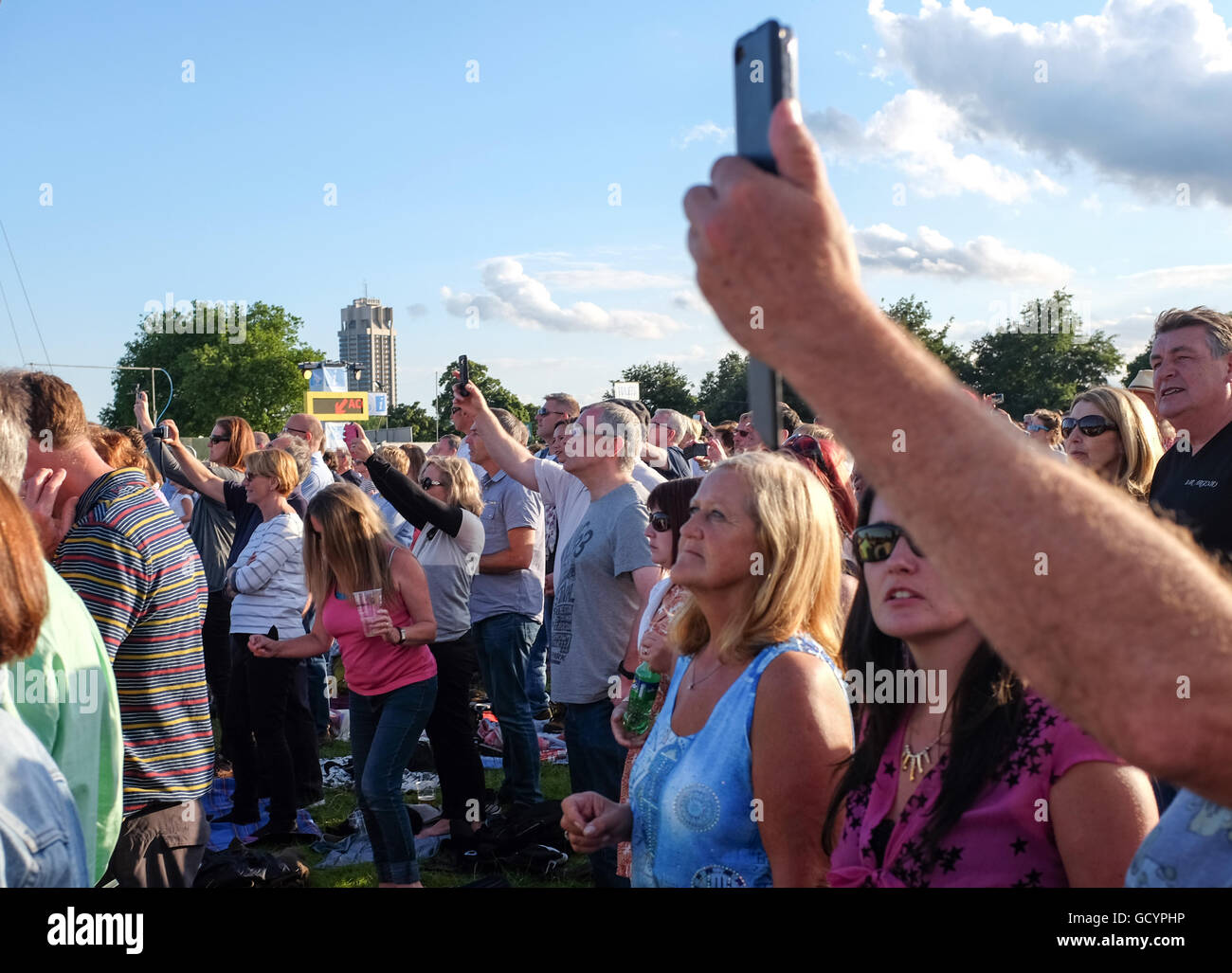 Outdoor concert photos hi-res stock photography and images - Alamy