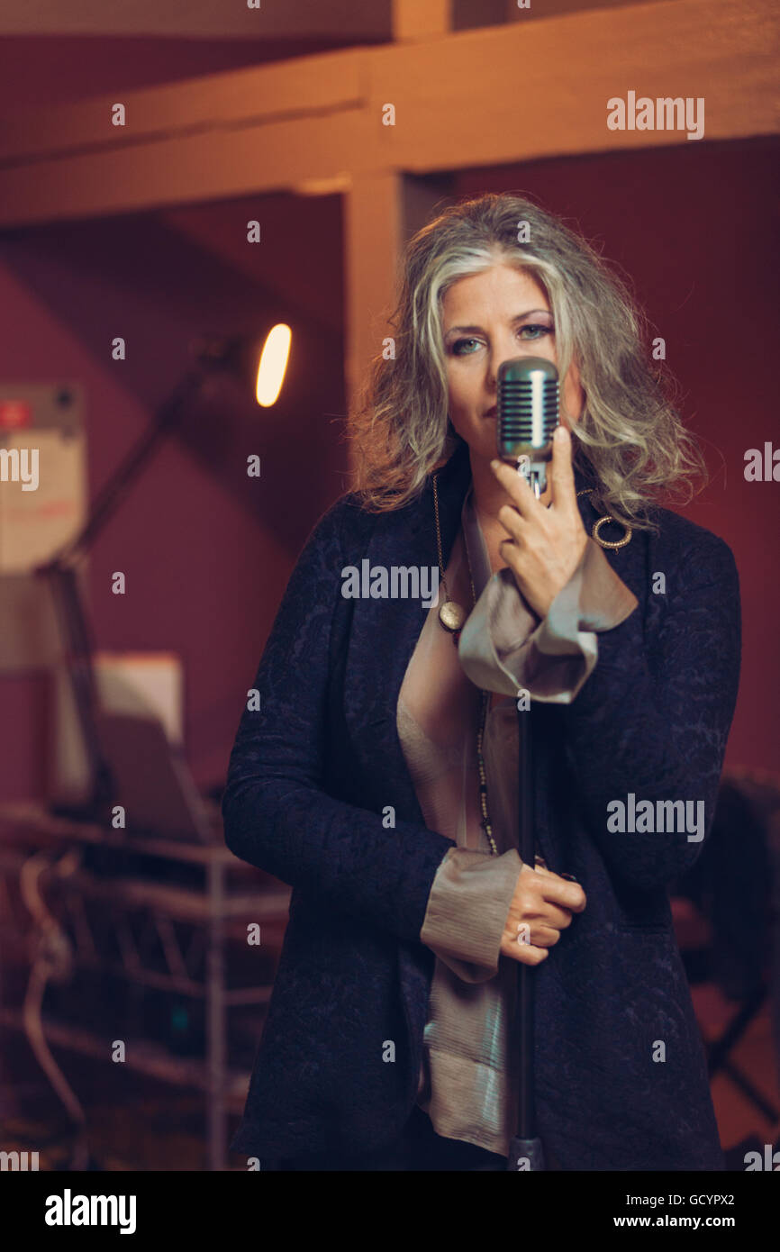 Singer female expressive hi-res stock photography and images - Alamy