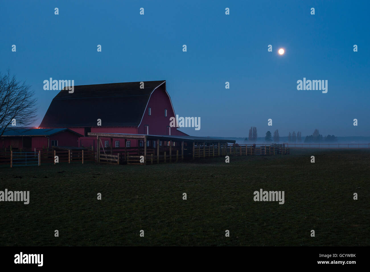 Moon setting behind barn hi-res stock photography and images - Alamy