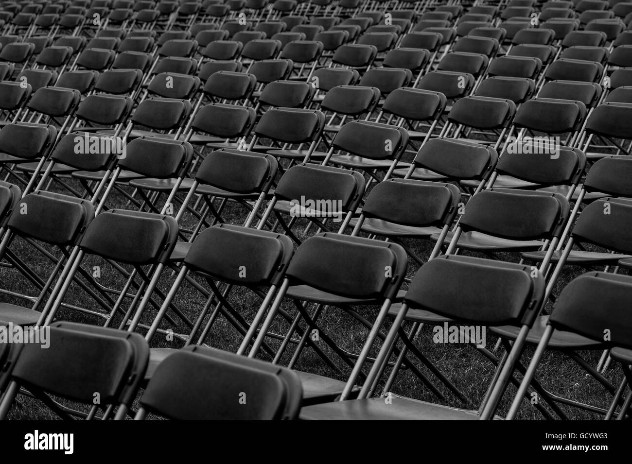 Empty chair memorial hi-res stock photography and images - Alamy