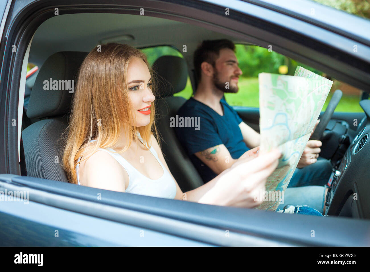 Young people traveling hi-res stock photography and images - Alamy