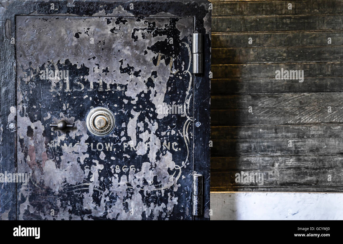 Antique safe hi-res stock photography and images - Alamy