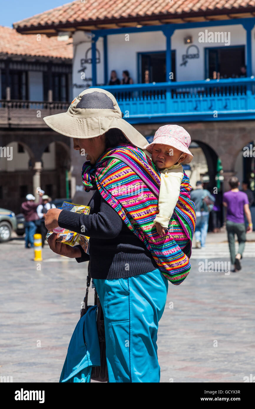 Peru blanket hi-res stock photography and images - Alamy
