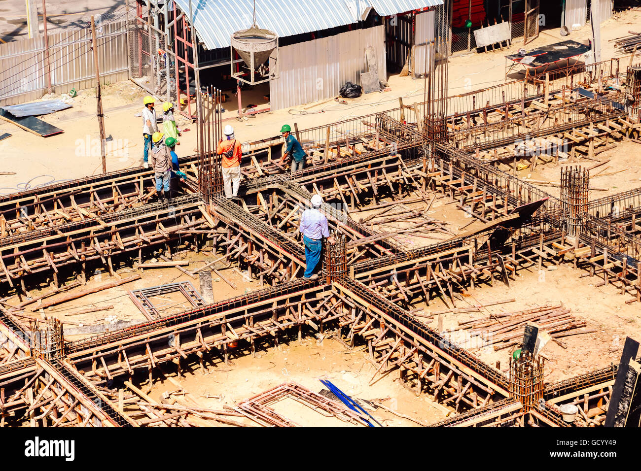 building under construction with workers Stock Photo - Alamy