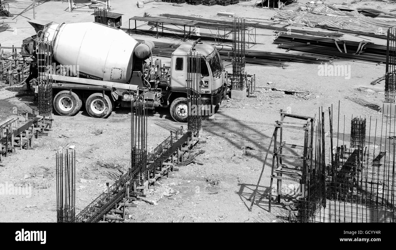 building under construction with workers Stock Photo - Alamy