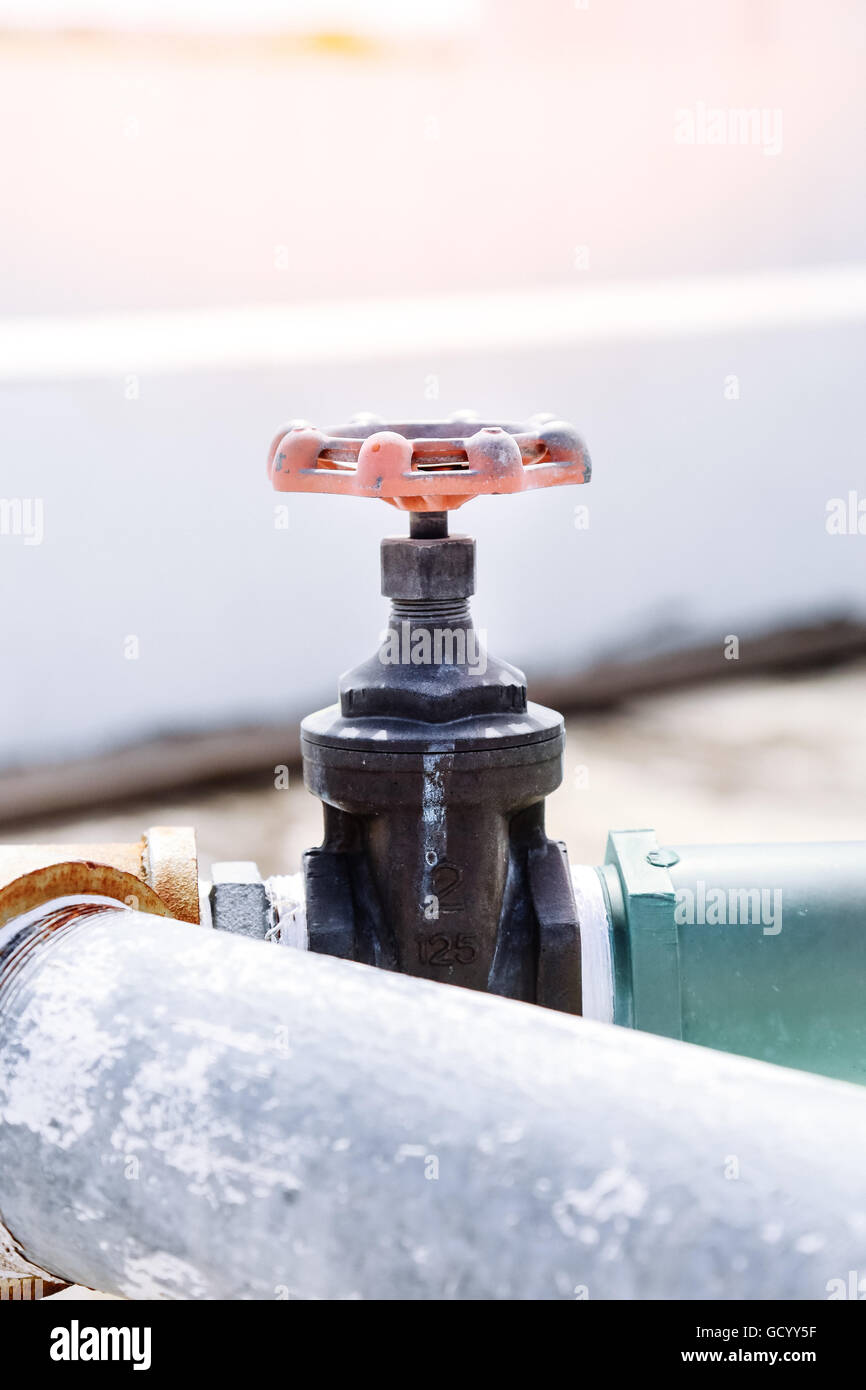 Oil pipeline valve hi-res stock photography and images - Alamy