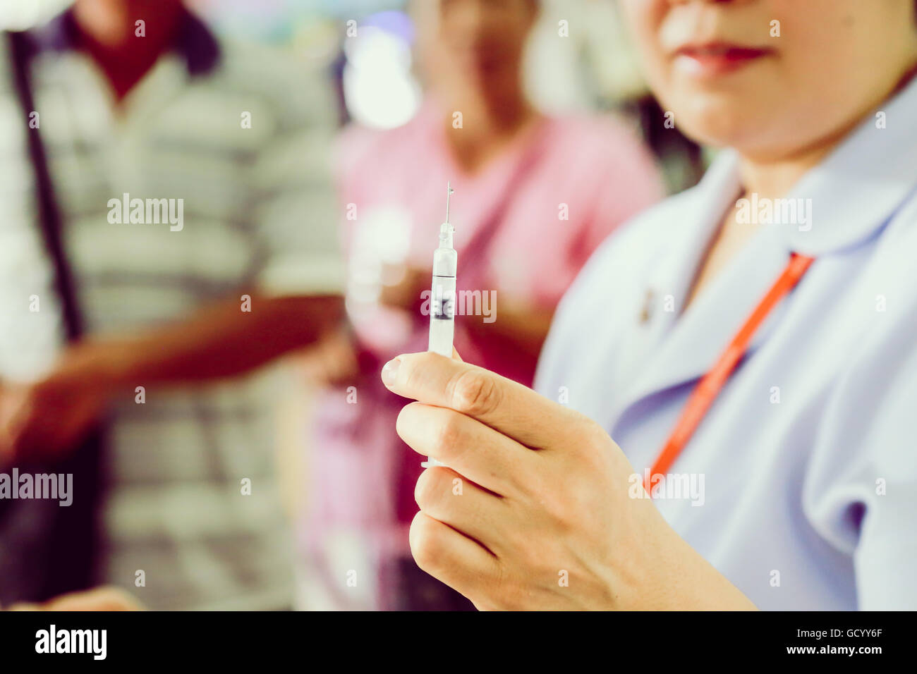 Shot of human hands making an injection with a syringe Stock Photo - Alamy