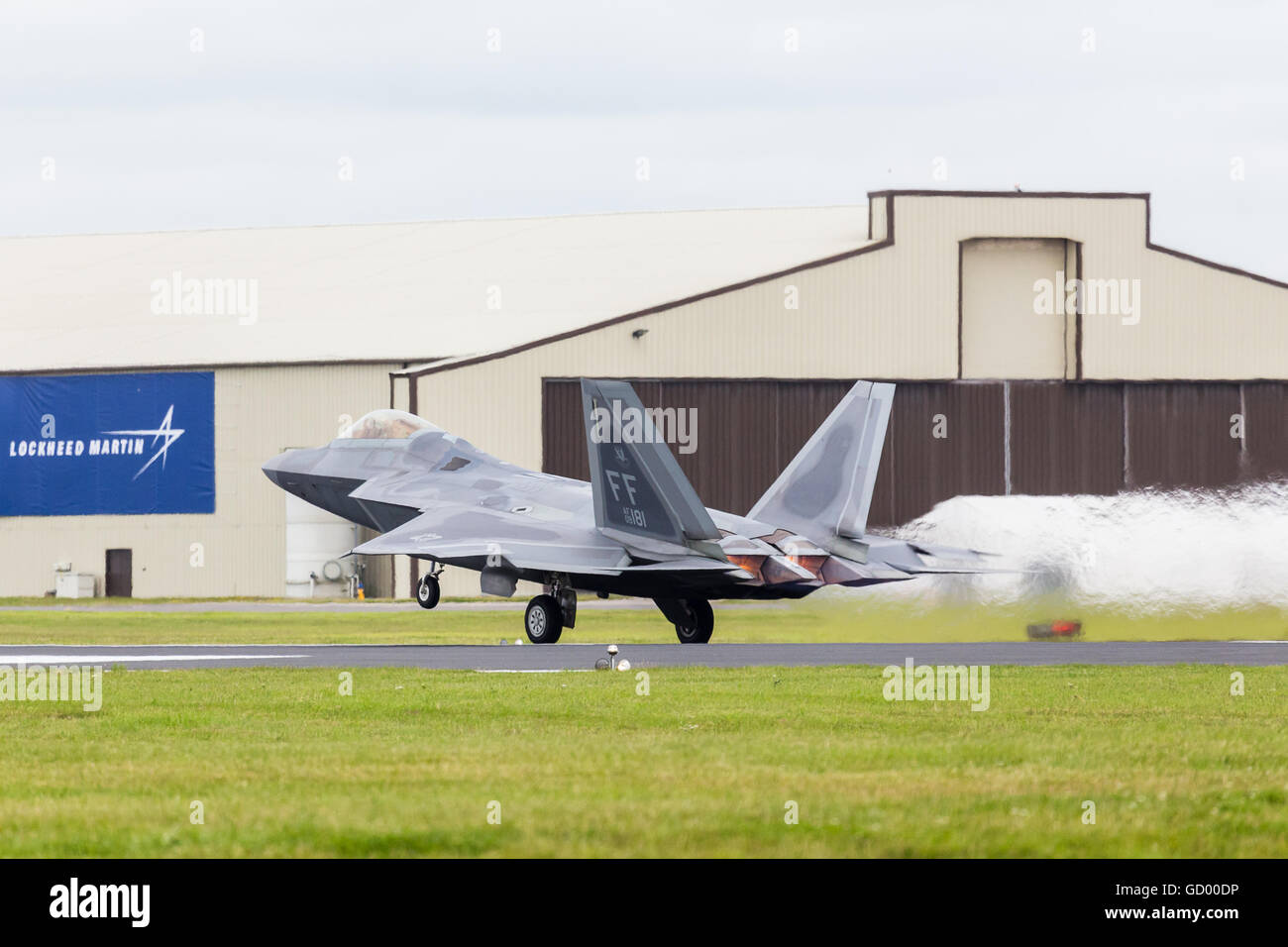 F 22 raptor take off hi-res stock photography and images - Alamy