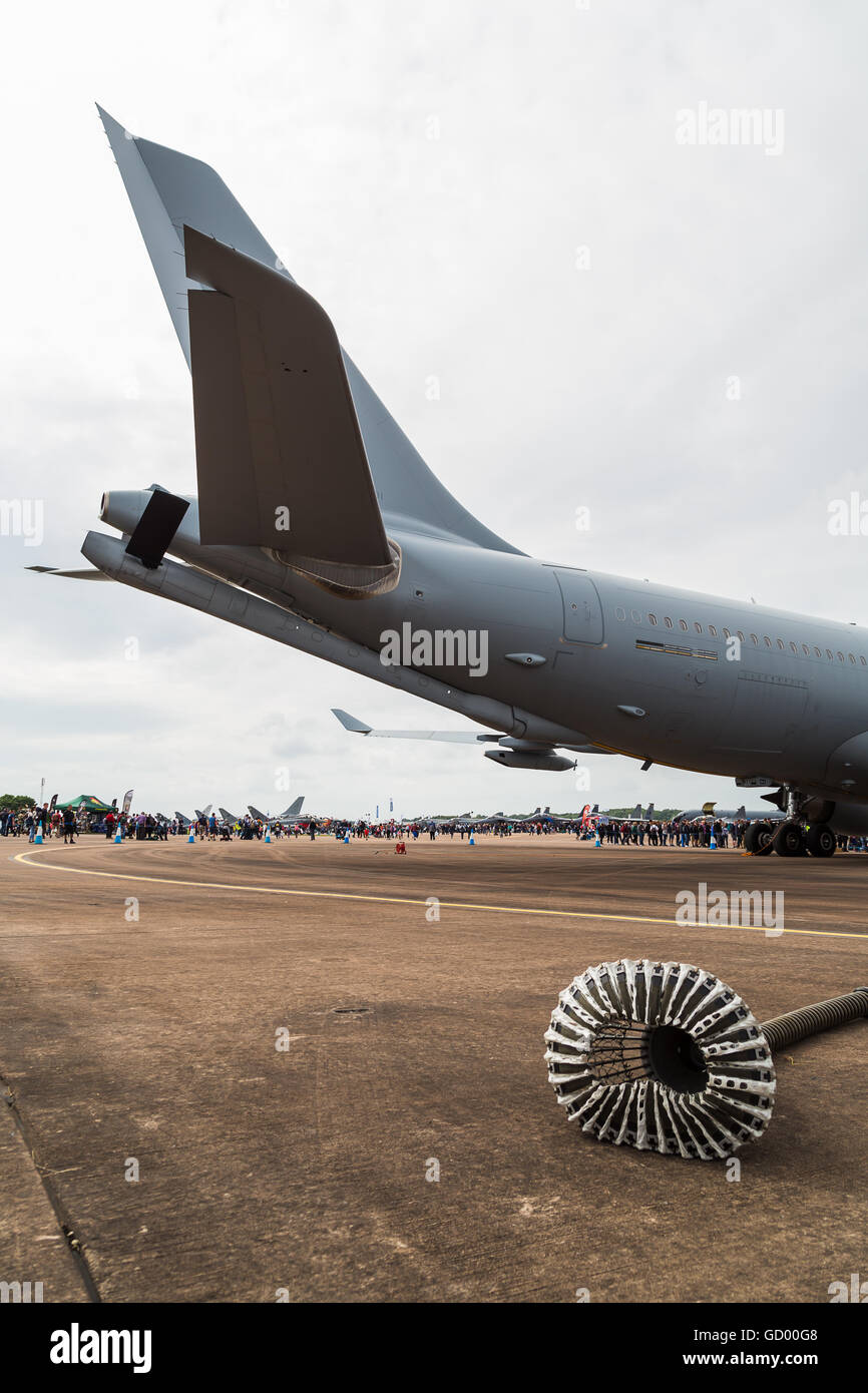 Refueling basket on the ground behind a Royal New Zealand Air Force 757 ...