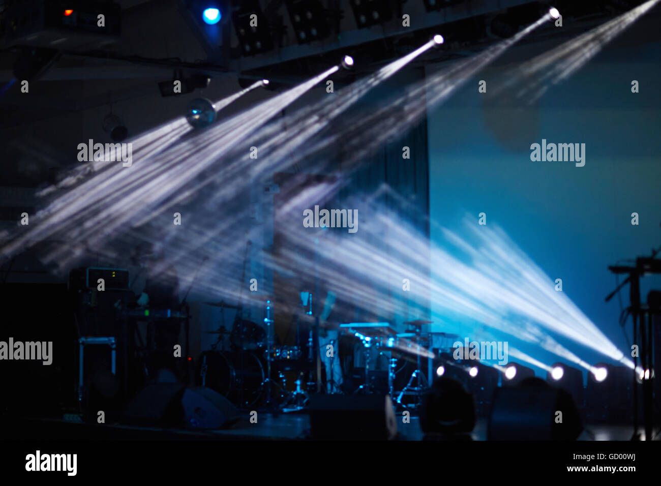 Pop concert stage audience hi-res stock photography and images - Alamy