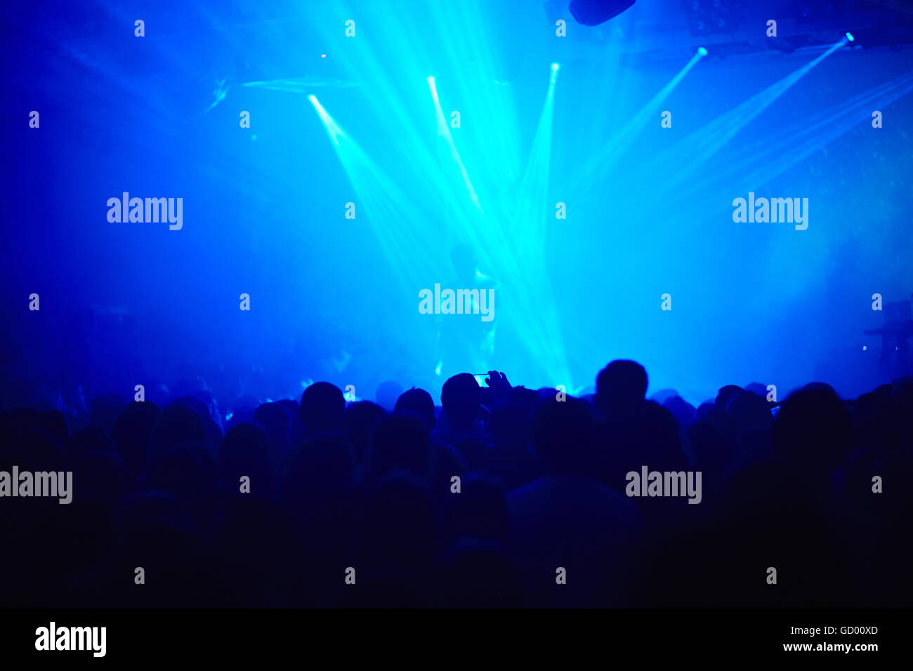 Pop concert stage crowd hi-res stock photography and images - Alamy