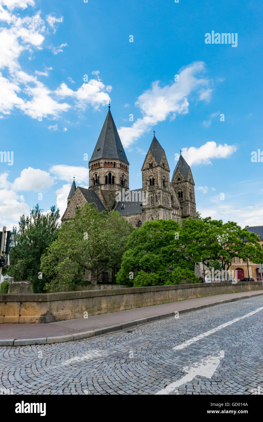 Road to the temple hi-res stock photography and images - Alamy
