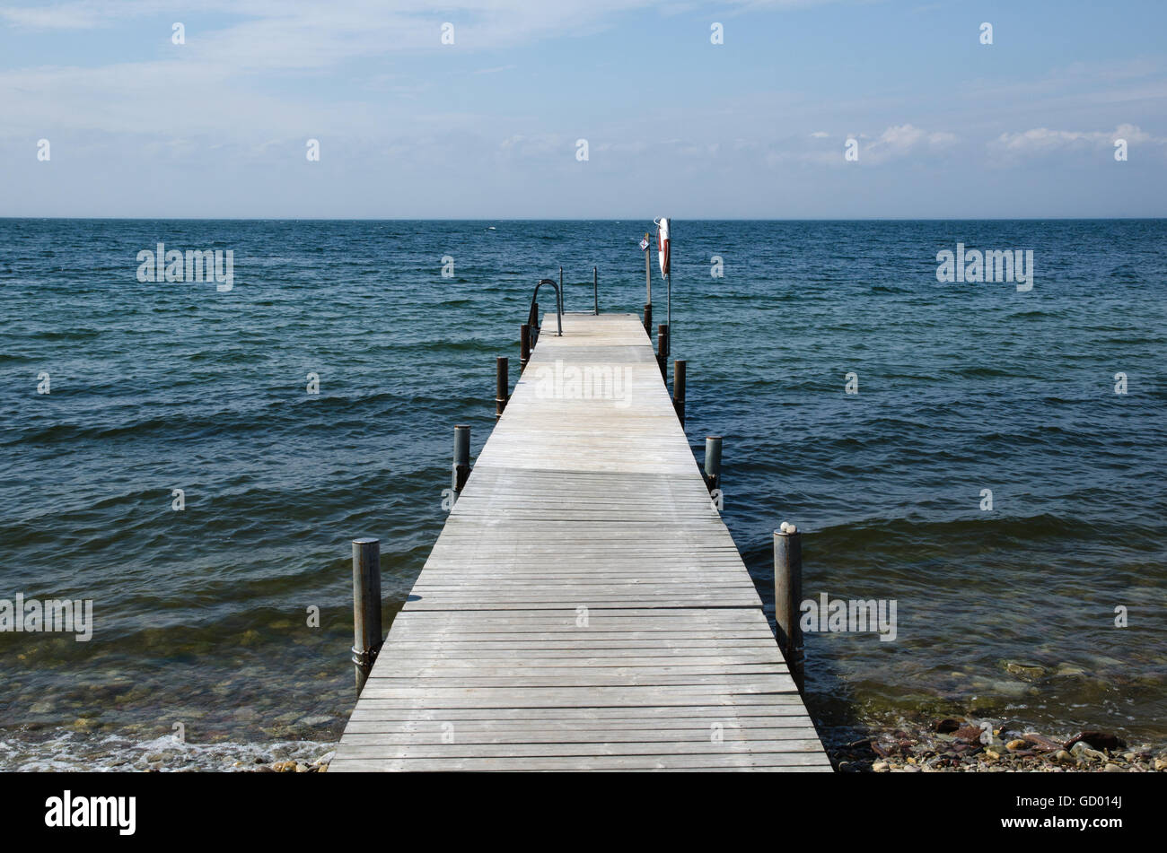 Wooden pier ocean hi-res stock photography and images - Alamy