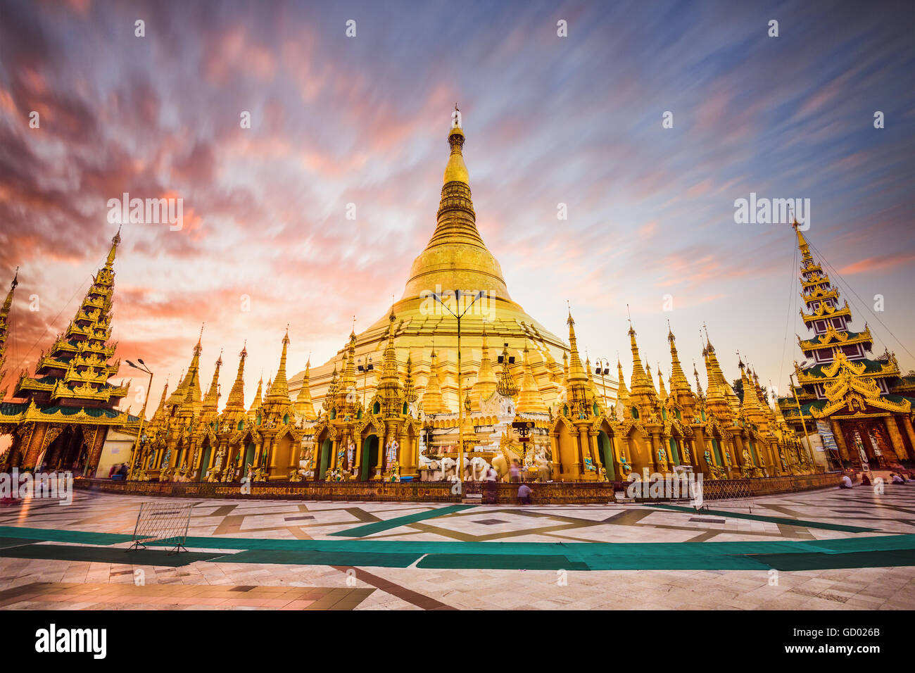 Pagoda building buddhist temple hi-res stock photography and images - Alamy