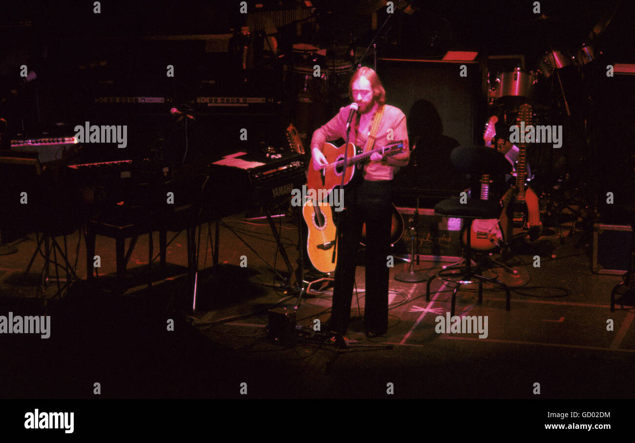 Dave Mason in concert in Charleston, South Carolina, in 1975 Stock ...