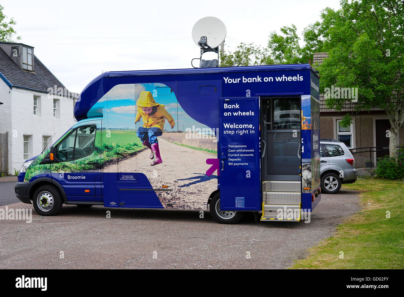 Mobile bank van hi-res stock photography and images - Alamy